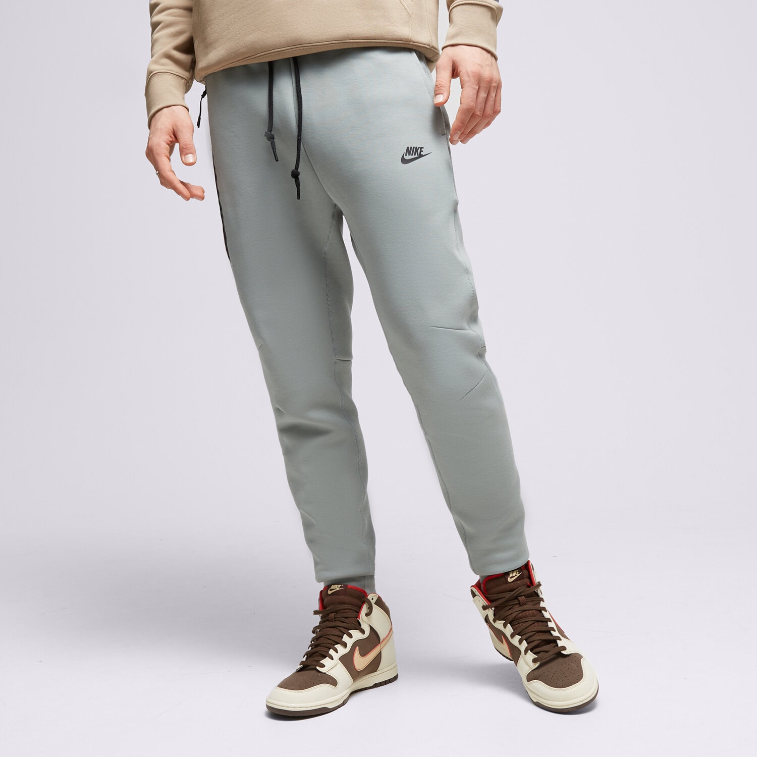 NIKE SPODNIE TECH FLEECE JOGGER FB8002-330 SZARY | Męskie Spodnie w Sizeer