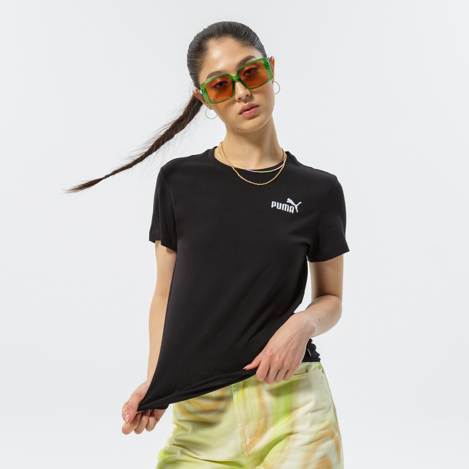 PUMA T-SHIRT ESS+ EMBROIDERY 848331 01 CZARNY | Damskie Koszulki w Sizeer