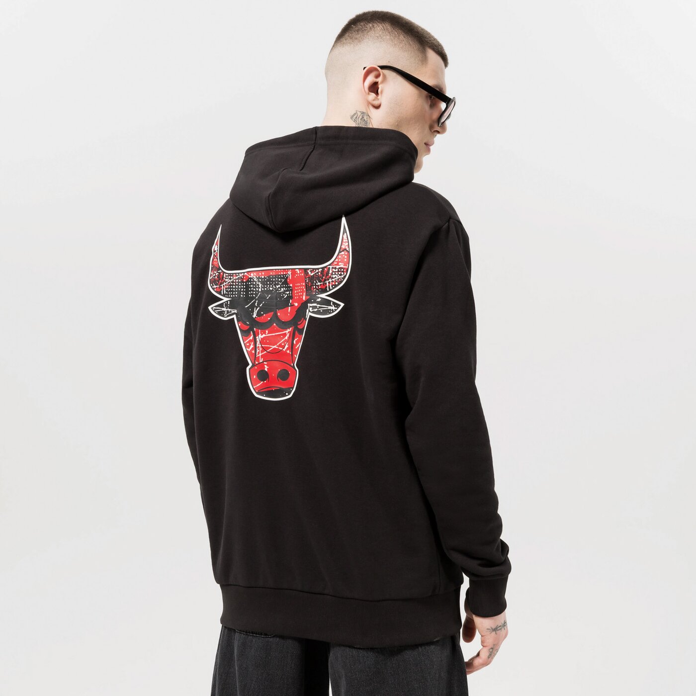 NEW ERA BLUZA Z KAPTUREM INFILL TEAM LOGO BULLS CHICAGO BULL 60332139 | kolor czarny | Męskie ...