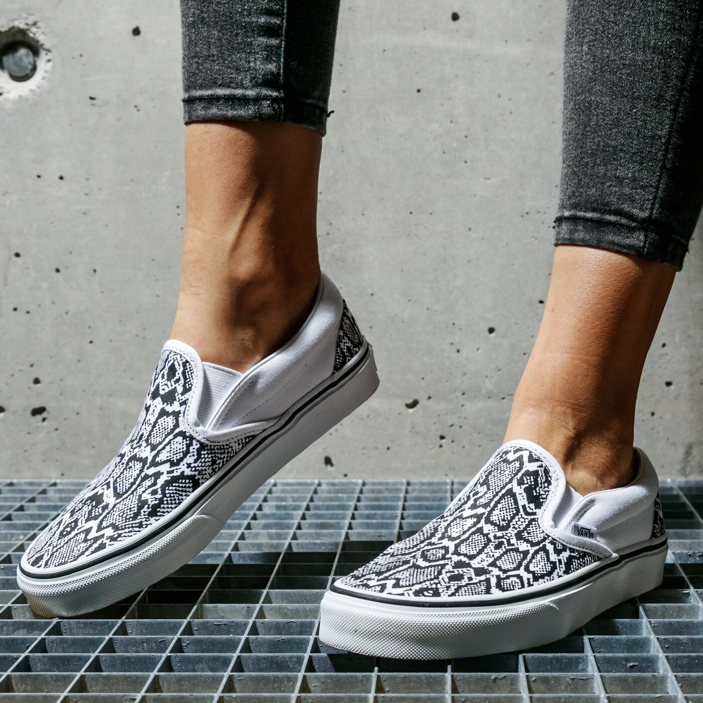 VANS UA CLASSIC SLIP-ON VN0A4U38WTQ1 | kolor BIAŁY | Damskie Trampki ...