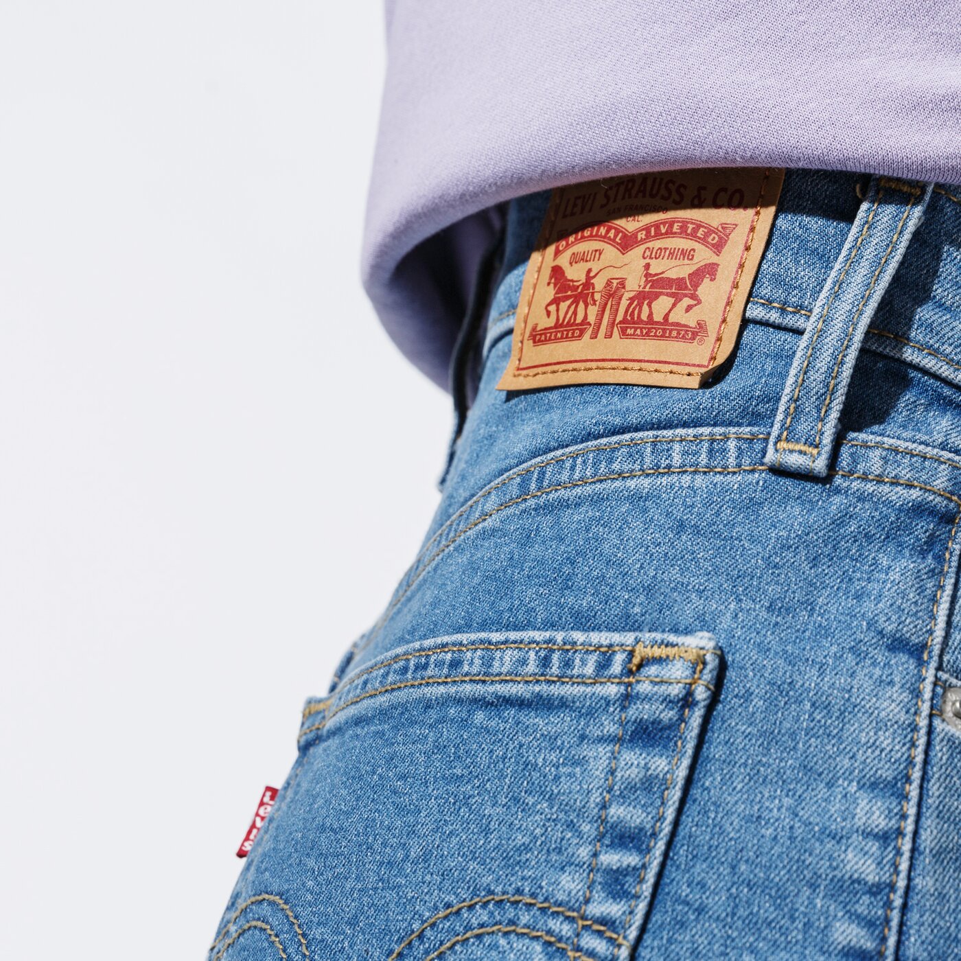 LEVI'S MOM JEANS 26986-0002 | kolor NIEBIESKI | Damskie Spodnie | Odzież w Sklep Sizeer