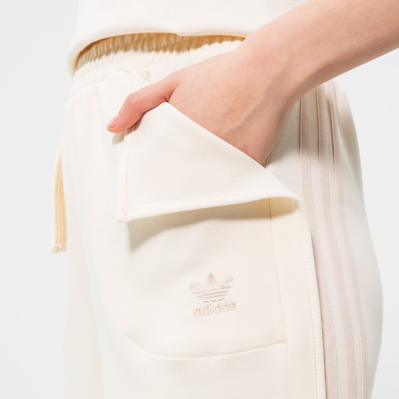 ADIDAS SPODNIE HC2012 | kolor beżowy | Damskie Spodnie | Odzież w Sklep ...