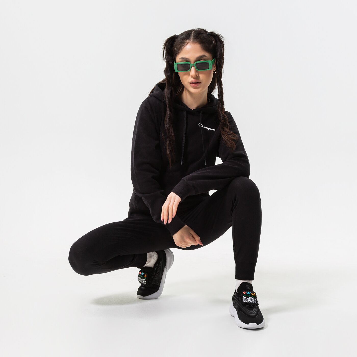 CHAMPION BLUZA Z KAPTUREM HOODED SWEATSHIRT 114859KK001 | kolor czarny | Damskie Bluzy | Odzież ...