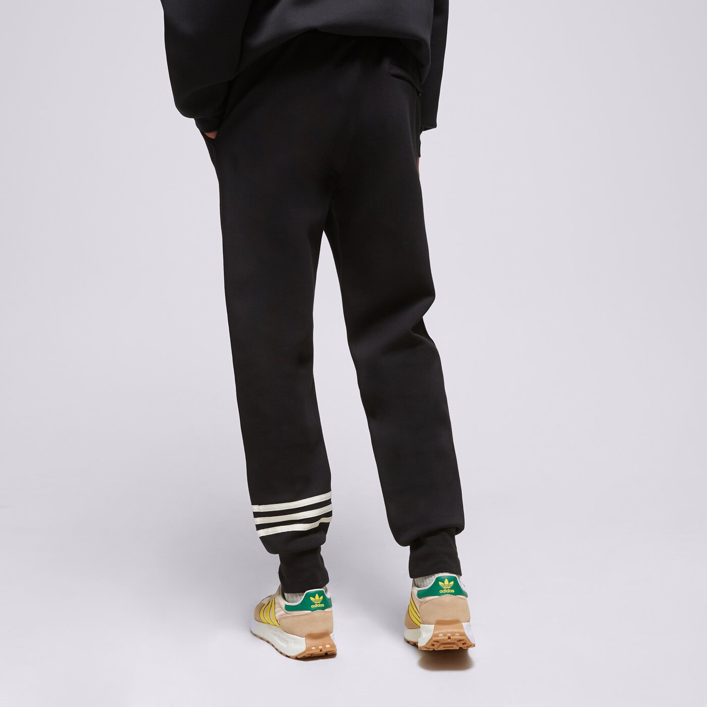 ADIDAS SPODNIE NEW C SWEATPANT HM1861 | kolor czarny | Męskie Spodnie | Odzież w Sklep Sizeer