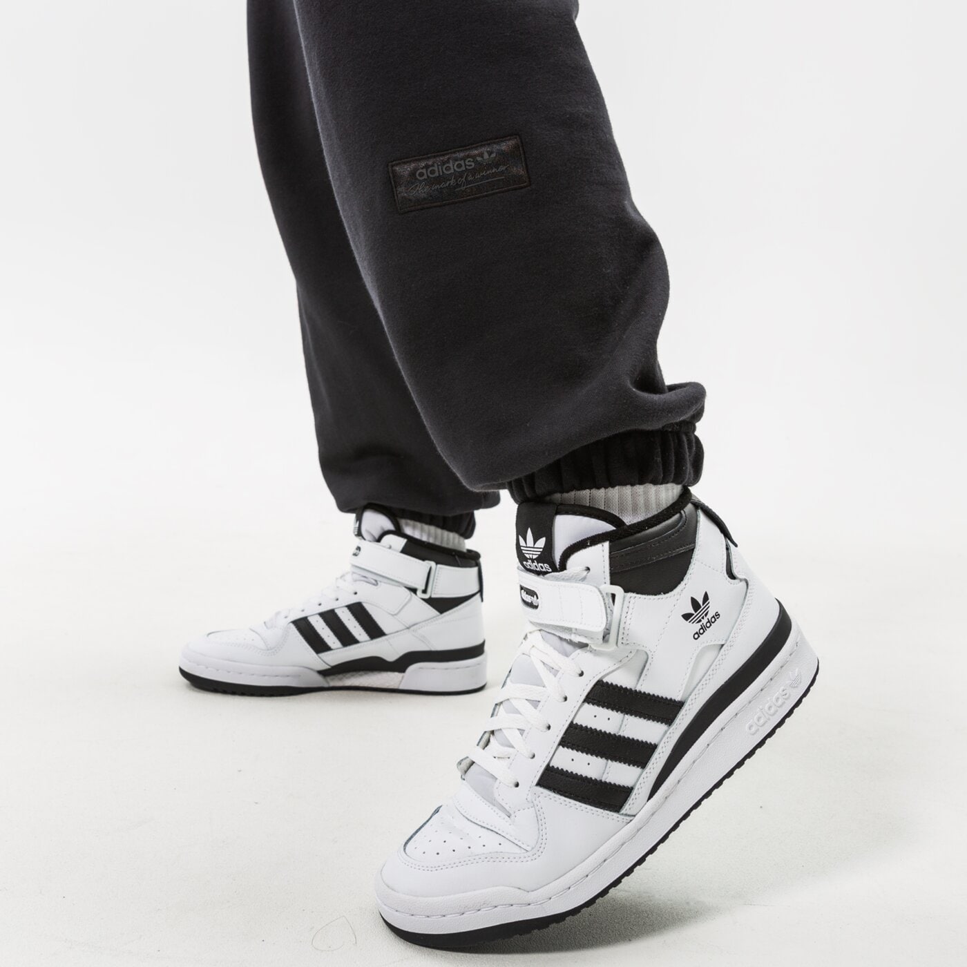 ADIDAS SPODNIE TREFOIL LINEAR LABEL SWEATPANT HM4826 | kolor | Męskie ...