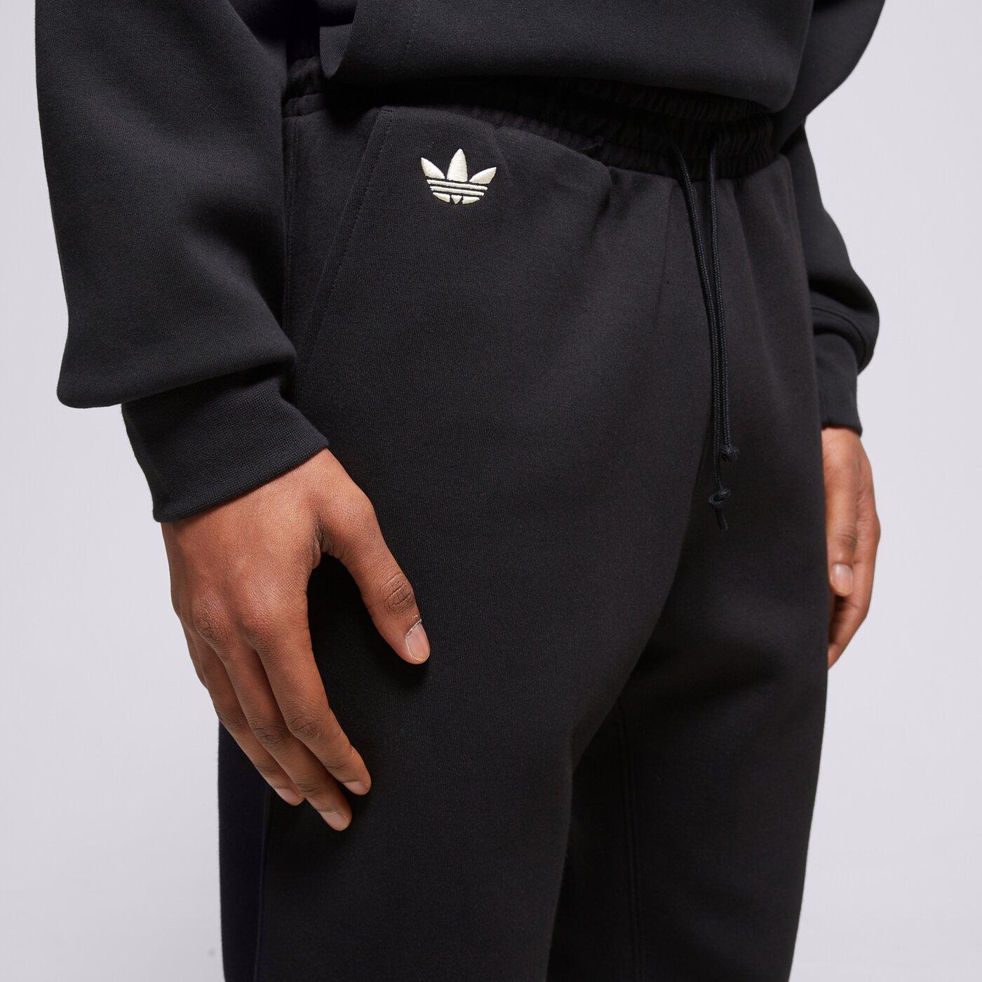 ADIDAS SPODNIE NEW C SWEATPANT HM1861 | kolor czarny | Męskie Spodnie ...
