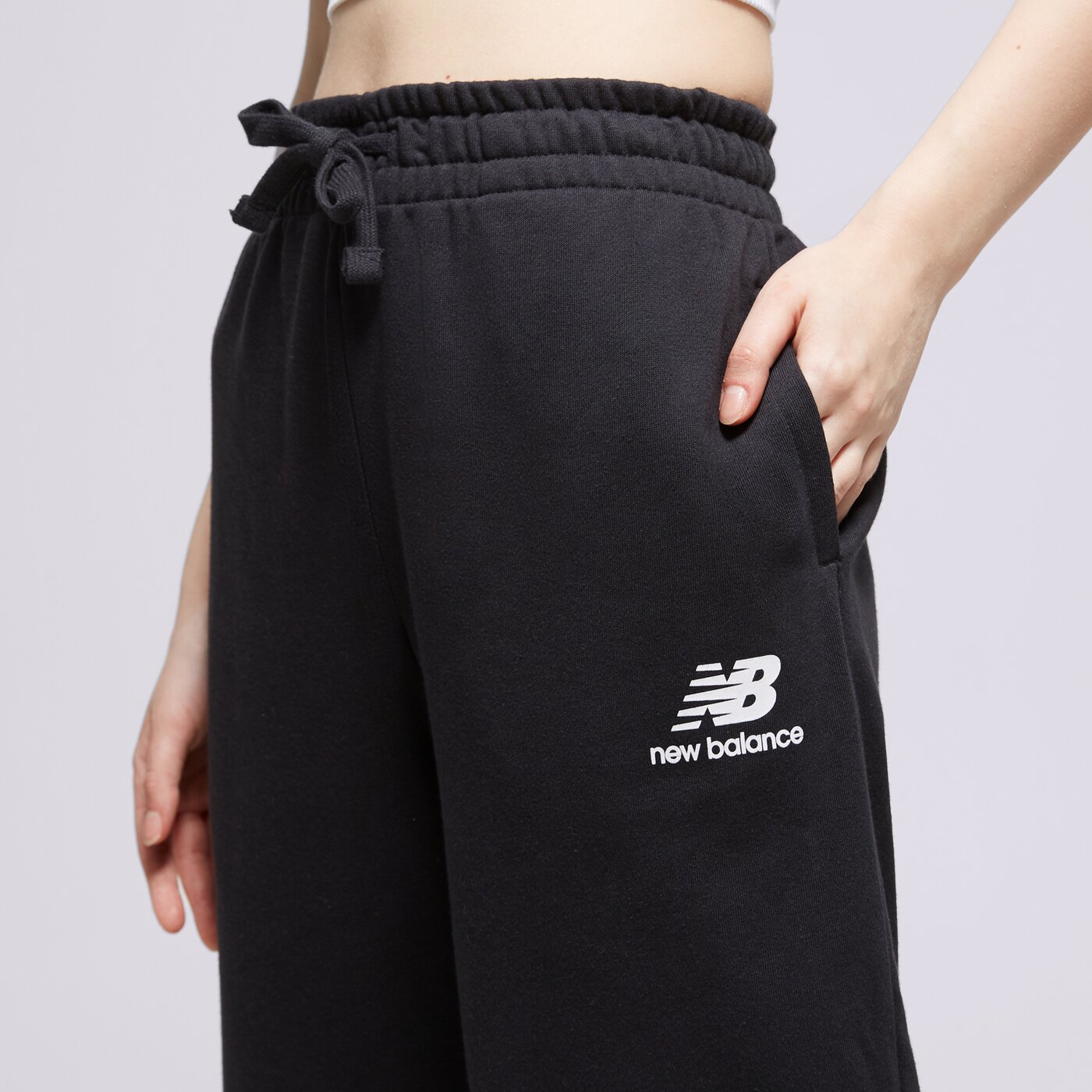 NEW BALANCE SPODNIE NB ESSENTIALS STACKET WP31530BK | kolor czarny ...